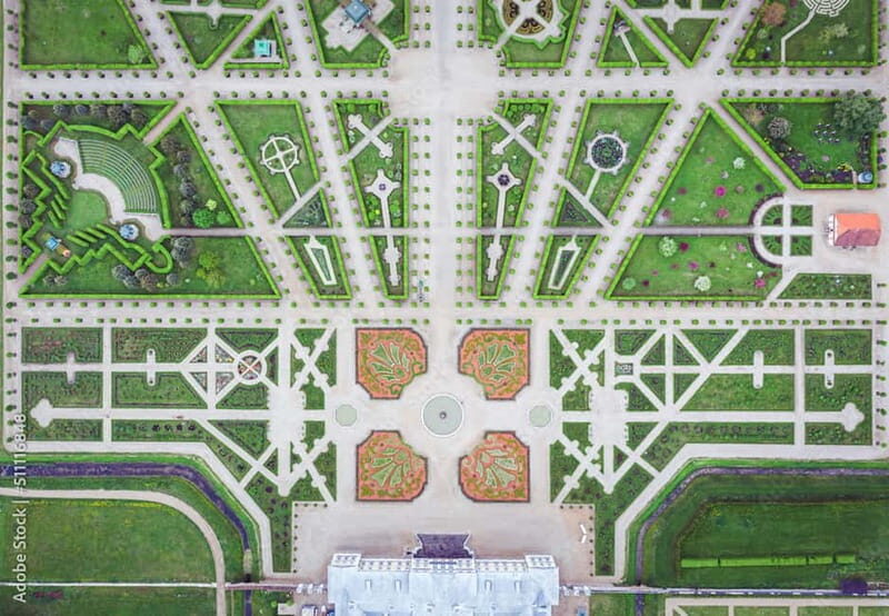 From Riga: Hill of Crosses, Bauska & Rundale Full-Day Tour - Rundale Palace: Opulence in the Baltics