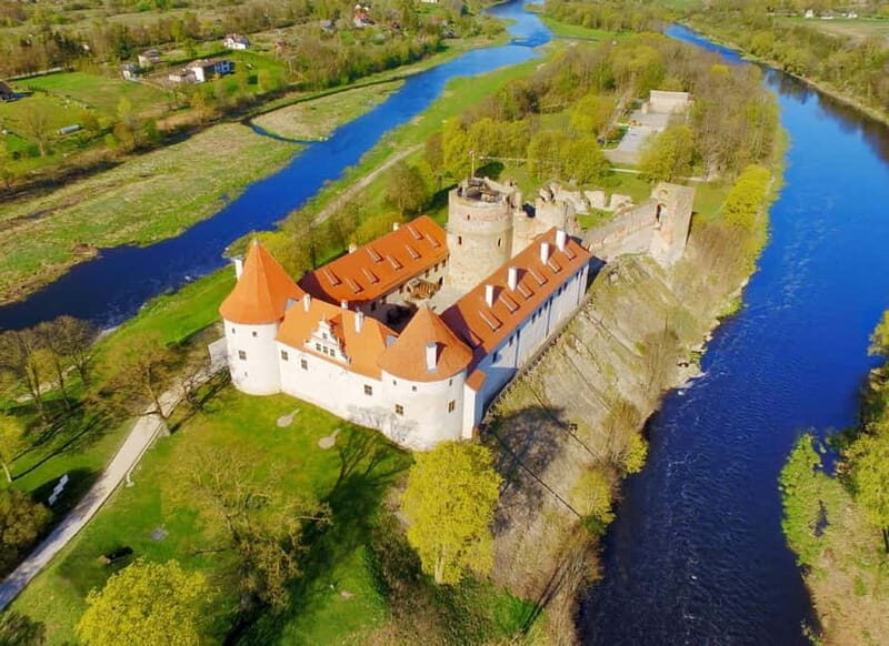From Riga : Rundale palace and Bauska castle tour and back. - What to Expect on the Day Trip