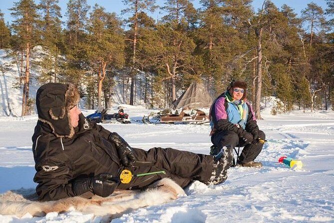 From Saariselkä: Ice Fishing Tour to Lake Inari, reindeers &lunch - What makes this tour stand out?