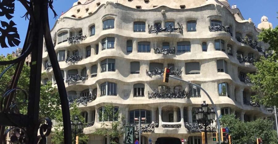 From Salou: Full Day Barcelona Panoramic Tour with Free Time - The Highlights: Major Sights in a Day