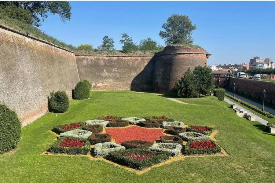 From Sibiu: Alba Carolina Citadel and Corvin's Castle Tour - Discovering Alba Carolina Citadel