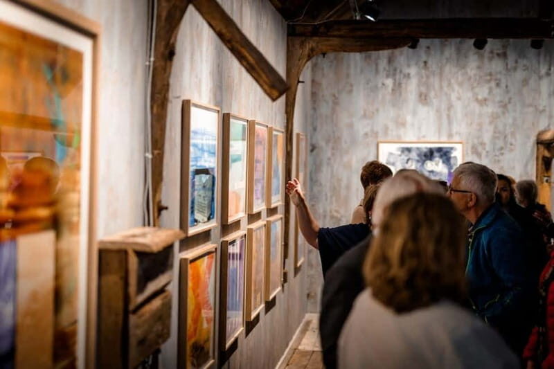 From Svolvær: Explore Nusfjord & Henningsvær, in 1 day - Exploring Henningsvær: The Artistic Fishing Village