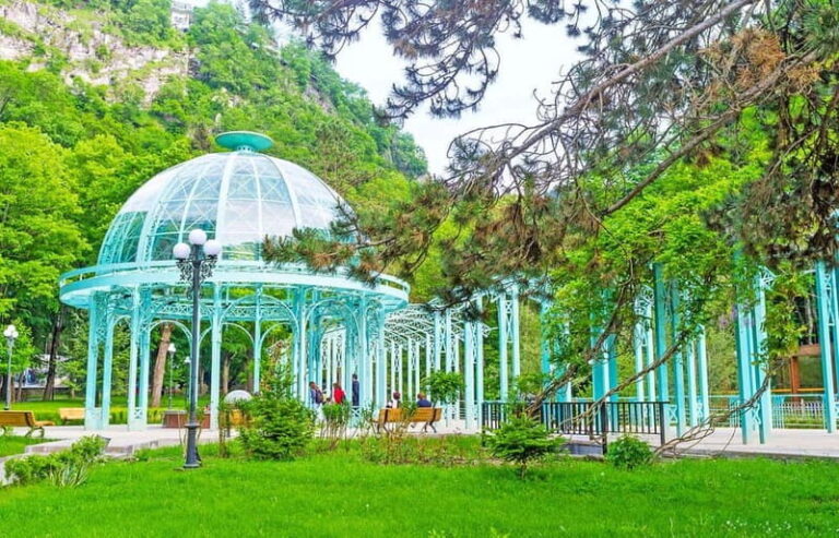 From Tbilisi: Borjomi, Rabath and Vardzia Day Trip - First Stop: Rabath Fortress in Akhaltsikhe