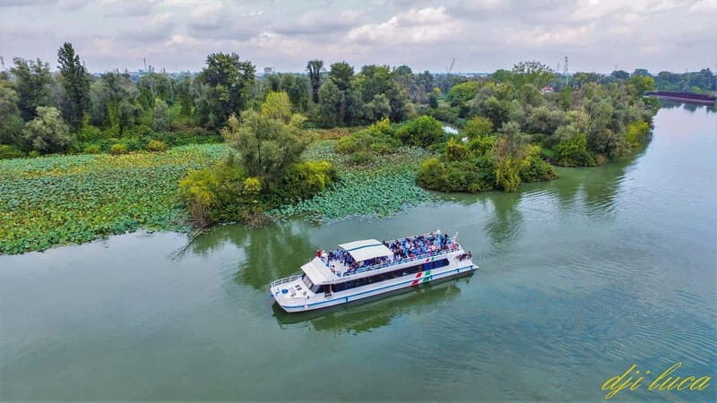From the magic of the lakes to the ingenuity of Leonardo: sailing through waters and locks - The Lakes: Lago di Mezzo and Lago Inferiore