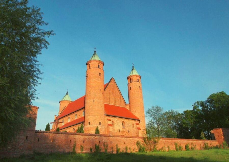 From Warsaw: Chopin & Masovian Country 1-Day Tour with Lunch - Brochow: The Fortified Church with Personal Significance
