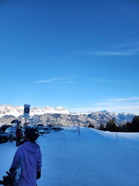 From Zurich main station: 4h ski school for beginners with arrival - An In-Depth Look at the Experience