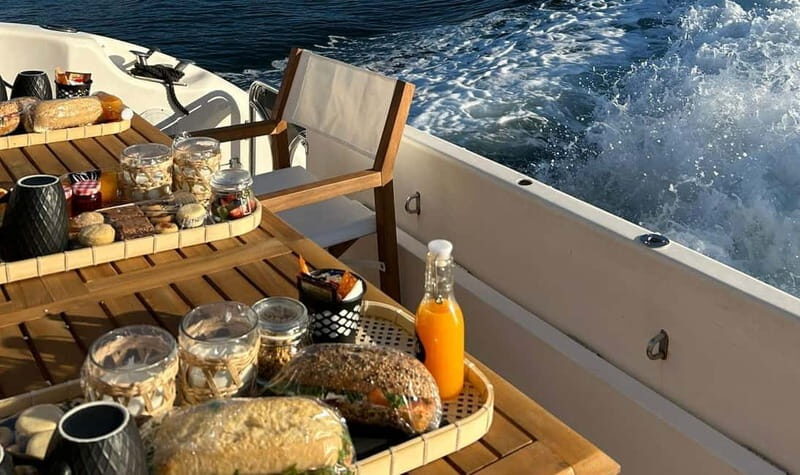 Fuengirola: Sunrise Boat Tour with breakfast and drinks - Why This Tour Works Well for Travelers