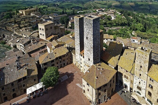 Full-Day Car Tour Siena San Gimignano and Chianti from Florence - Second Stop: Castello Monteriggioni — The Hilltop Fortress and Lunch Venue