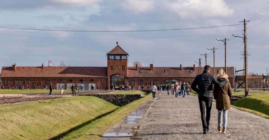 Full-Day Private Trip from Prague to Auschwitz - Birkenau - An In-Depth Look at the Experience