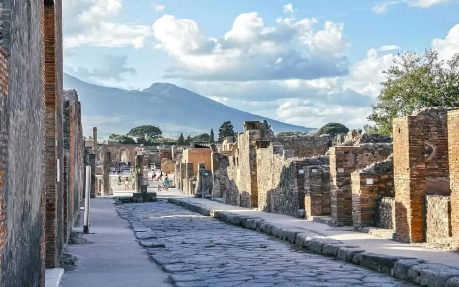 Full Day Tour: Pompeii and Vesuvio with Bus Transfer - Deep Dive: The Experience and Its Value