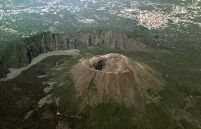 Full-Day Tour to Pompeii and Vesuvius with lunch from Naples - Key Points
