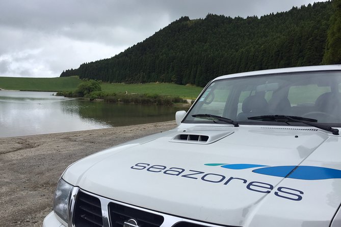 Full Day Wild Lakes 4x4 Tour with Lunch PRIVATE - Key Points