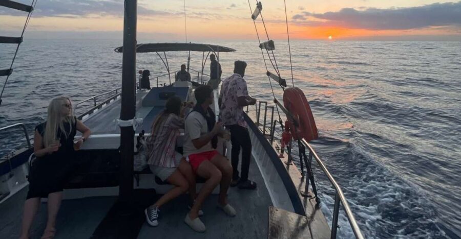 Funchal: Sunset Tour on Traditional Madeiran Boat w/ Drinks - The Experience: From Departure to Sunset