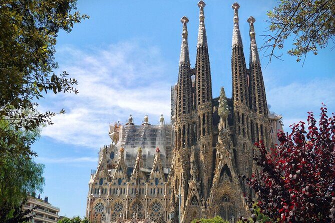 Gaudí and Modernism - Private Walking Tour - The crown jewel: Sagrada Família