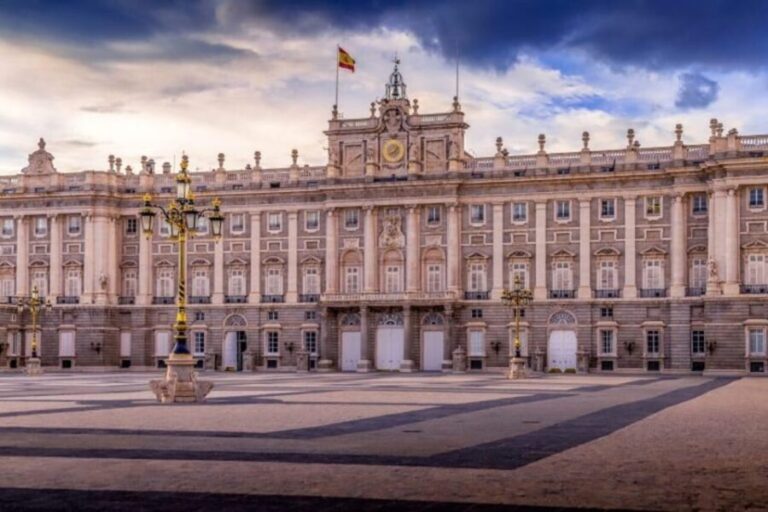 Gems of Madrid  Walking Tour for Couples - Exploring Madrid’s Royal Grandeur and Vibrant Streets