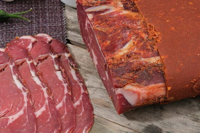Geneva: Food Group Walking Tour with Full Meal - What You Can Expect at Each Stop