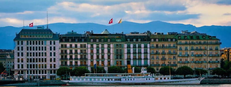 Geneva Walking Tour Old Town Lake and Fountain - The Practicalities and Group Experience