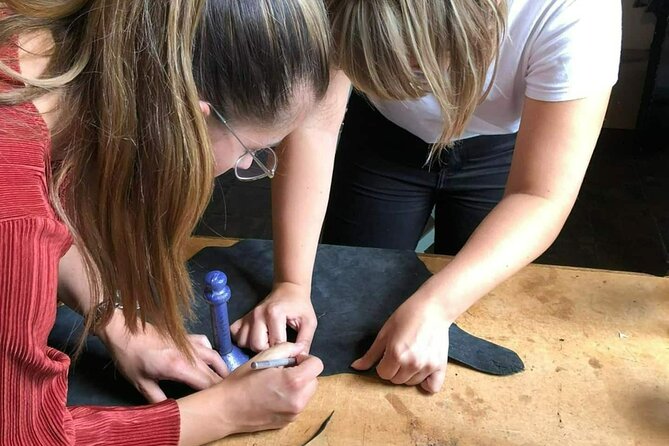 Genuine Leather Tote Bag Workshop in Leiden - A Closer Look at the Leather Workshop