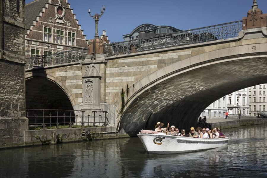 Ghent: 40-Minute Historical Boat Tour of City Center - The Guide: Knowledge and Multilingual Flair