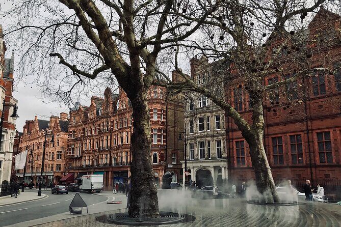 Ghost Tour of Mayfair - The Experience Itself: Atmosphere and Walkability