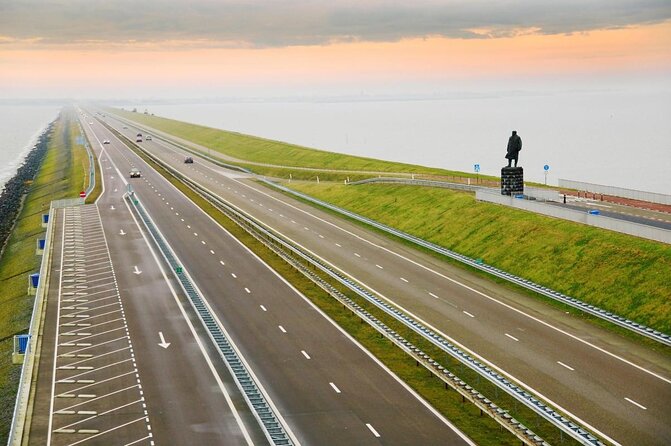 Giethoorn and Afsluitdijk Day Trip from Amsterdam with Boat Trip - Key Points
