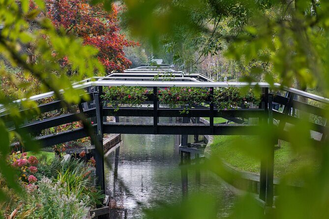 Giethoorn: Highlights Canal Cruise and Sightseeing Village - Practical Tips for Visitors