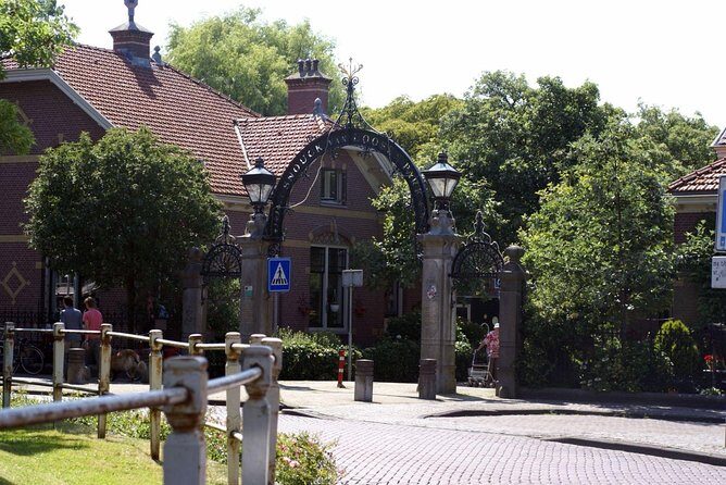 Giethoorn Private Tour from Amsterdam in Jaguar S Type - Practical Details and Considerations
