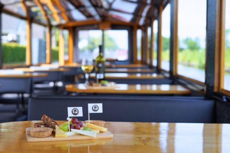 Giethoorn: Sightseeing Boat Tour - Authenticity and Local Flavor