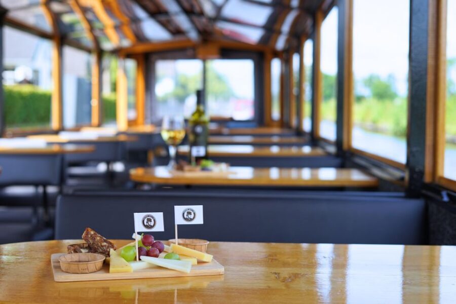 Giethoorn: Sightseeing Boat Tour - Authenticity and Local Flavor