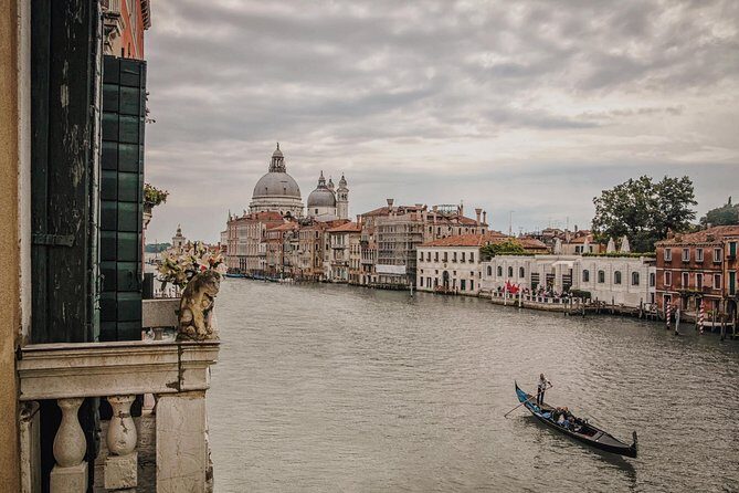 Gondola Ride and Aperitif in a Venetian Palace - The Sum Up
