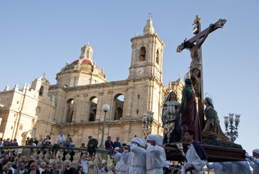 Good Friday Easter Procession with Commentary and Transport - What’s Included and Why It Matters