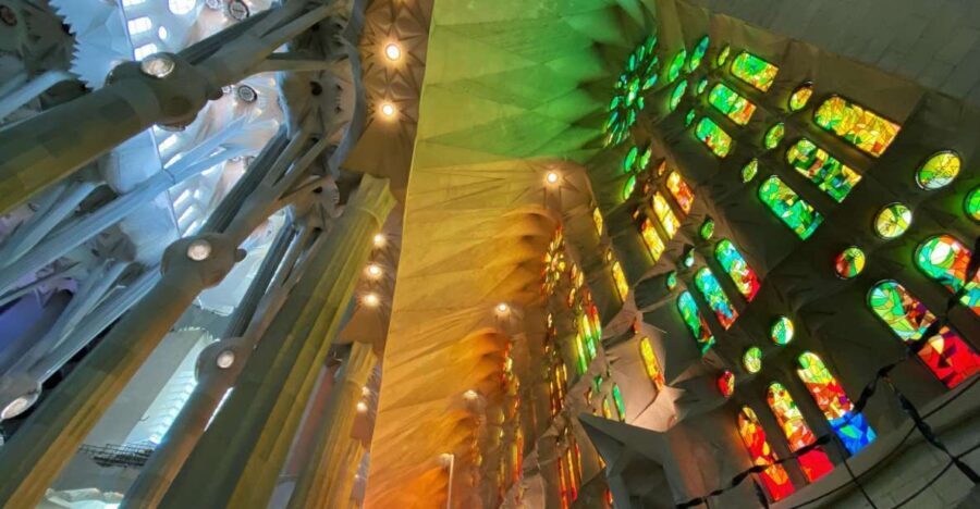 Gothic Paths, Tapas & Sagrada Familia. Private Tour - Food and Market Tasting