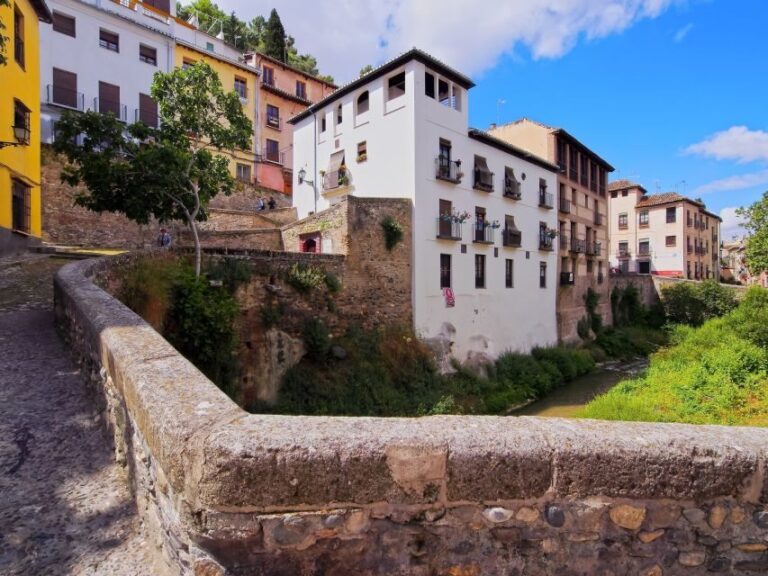 Granada: 2hour Tour of The Albaicín & Sacromonte Premium - What’s Included & What to Expect