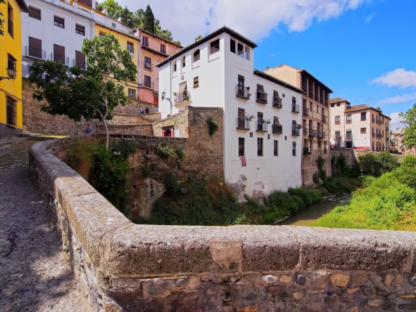 Granada: 2hour Tour of The Albaicín & Sacromonte Premium - What’s Included & What to Expect