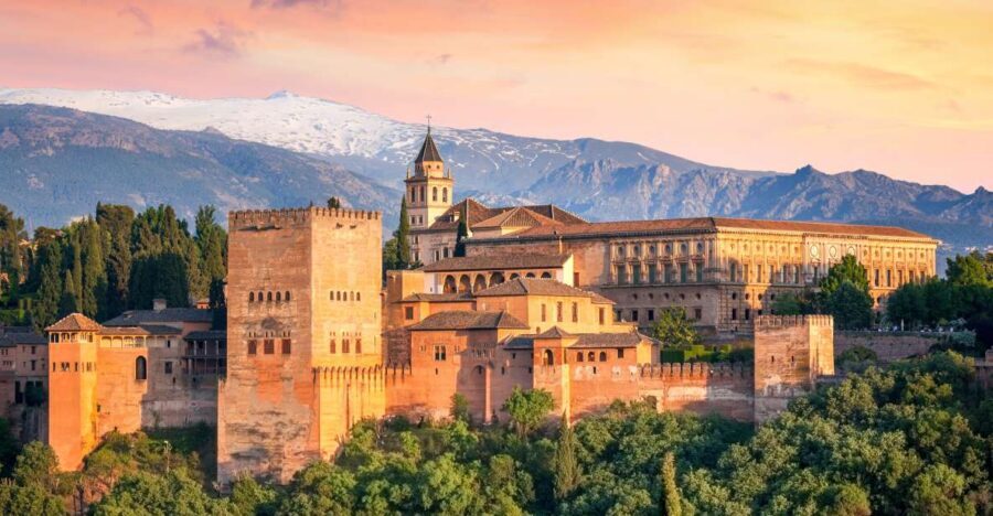 Granada: 3-Hour Alhambra and Generalife Gardens Guided Tour - What to Expect During the Tour