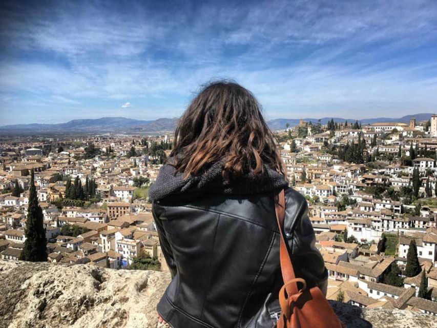 Granada Albaicín: 2.5-Hour Tapas & Drinks Walking Tour - The Food and Drink: A Taste of Granada