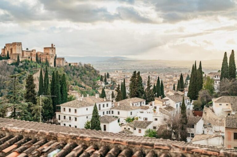 Granada: Albaicín and Sacromonte Guided Sunset Walking Tour - Detailed Breakdown of the Itinerary