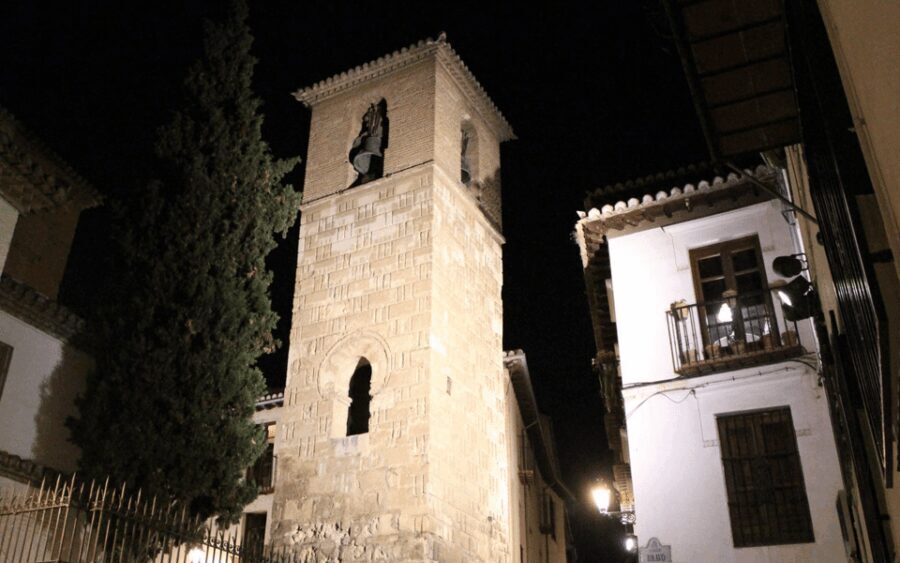 Granada: Albaicín in the Dark Walking Tour - Why This Tour Matters