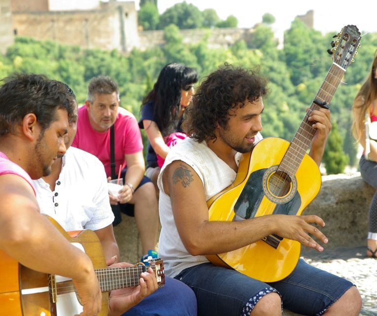 Granada: Albaicín & Sacromonte Walking Tour & Flamenco Show - Who Should Consider This Tour?