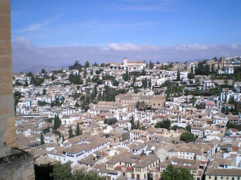Granada: Albayzín and Sacromonte Private Tour - The Heart of Granada: An Authentic Guided Tour