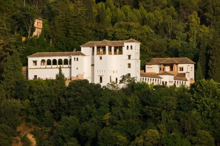 Granada Alhambra and Generalife Gardens Experience Tour - The Guided Tour: What to Expect