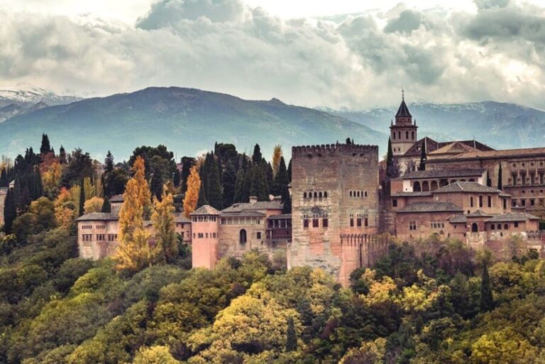 Granada: Alhambra, Cathedral, Royal Chapel and Albayzin tour - The Neighborhoods: Albayzin and Sacromonte