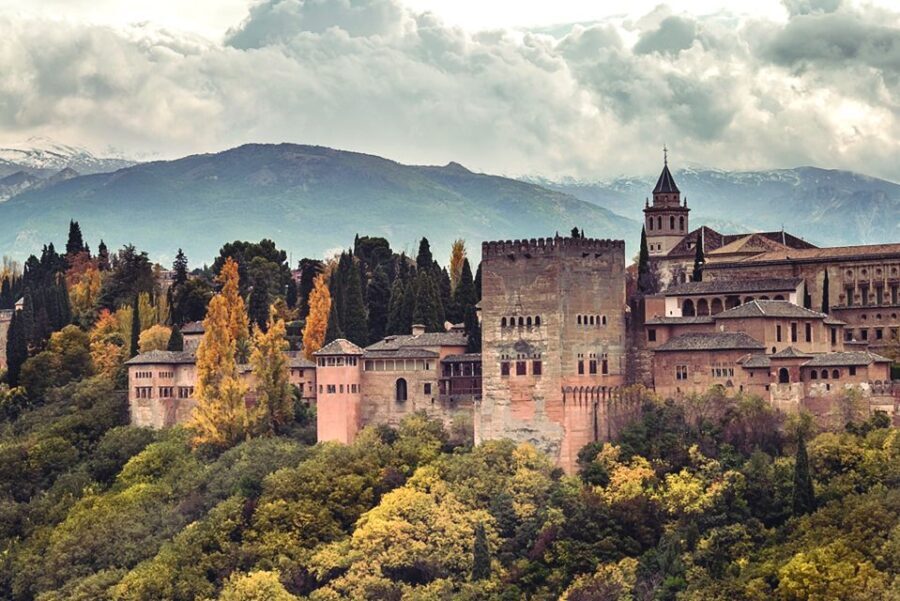 Granada: Alhambra, Cathedral, Royal Chapel and Albayzin tour - The Neighborhoods: Albayzin and Sacromonte