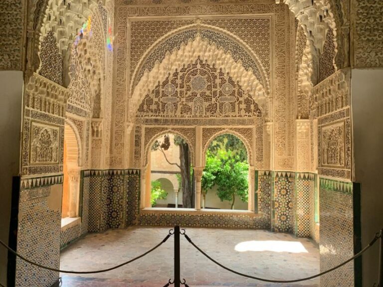 Granada: Alhambra Complex Guided Tour with Ticket - A Closer Look at the Itinerary