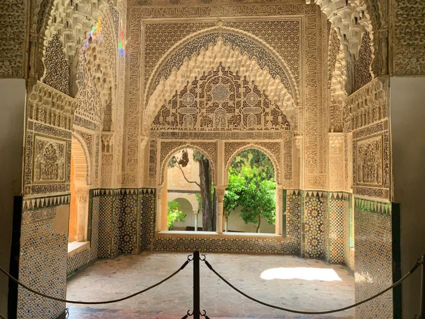 Granada: Alhambra Complex Guided Tour with Ticket - A Closer Look at the Itinerary