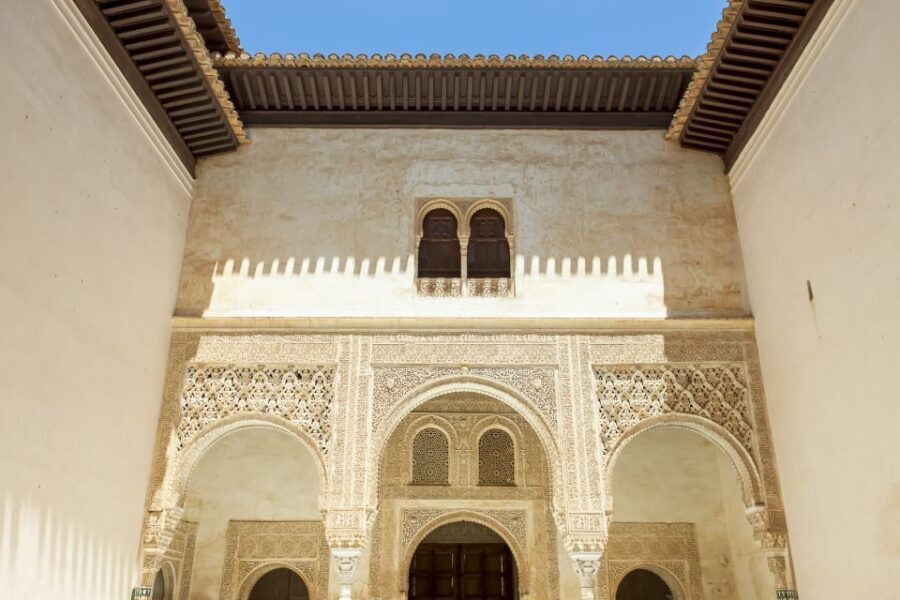 Granada: Alhambra, Nasrid, and Generalife Private Tour - The Guided Experience: Knowledgeable, Engaging, Personal