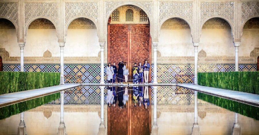 Granada: Alhambra & Nasrid Palaces Small Group Guided Tour - The Guide Makes All the Difference