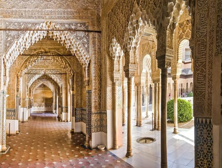 Granada: Alhambra & Nasrid Palaces Tour with Tickets - The Itinerary Breakdown