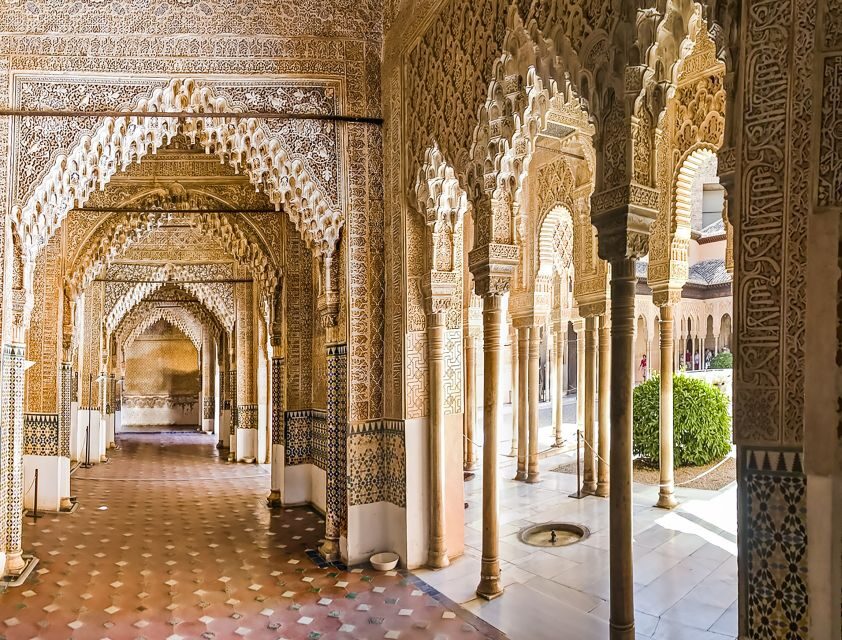 Granada: Alhambra & Nasrid Palaces Tour with Tickets - The Itinerary Breakdown