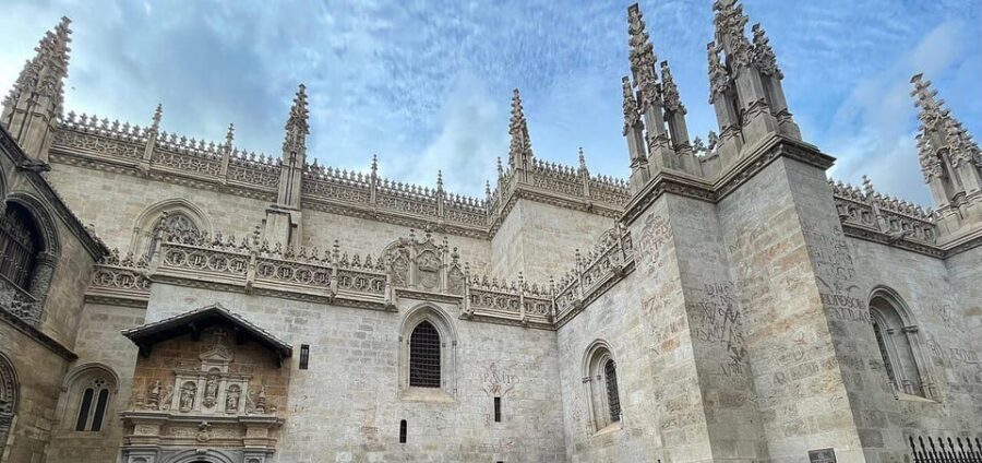 Granada: Cathedral and Royal Chapel Private tour with ticket - The Royal Chapel: Resting Place of the Catholic Monarchs